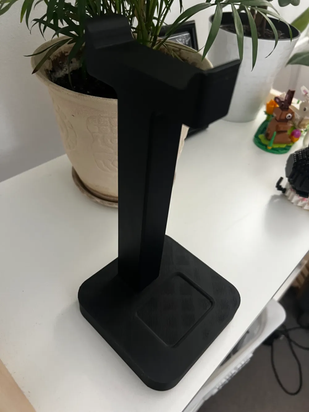 Minimalistic Headphone Stand with airpods place by MomentueM3D - MakerWorld