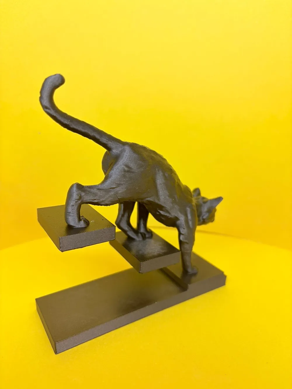 GATO en las escaleras - Modelo de impresión 3D gratuito - MakerWorld