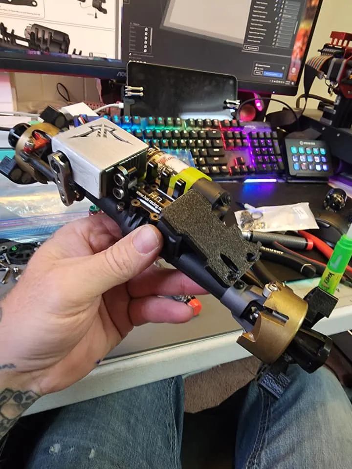 Axial XR10 Battery mount by BillCosby - MakerWorld