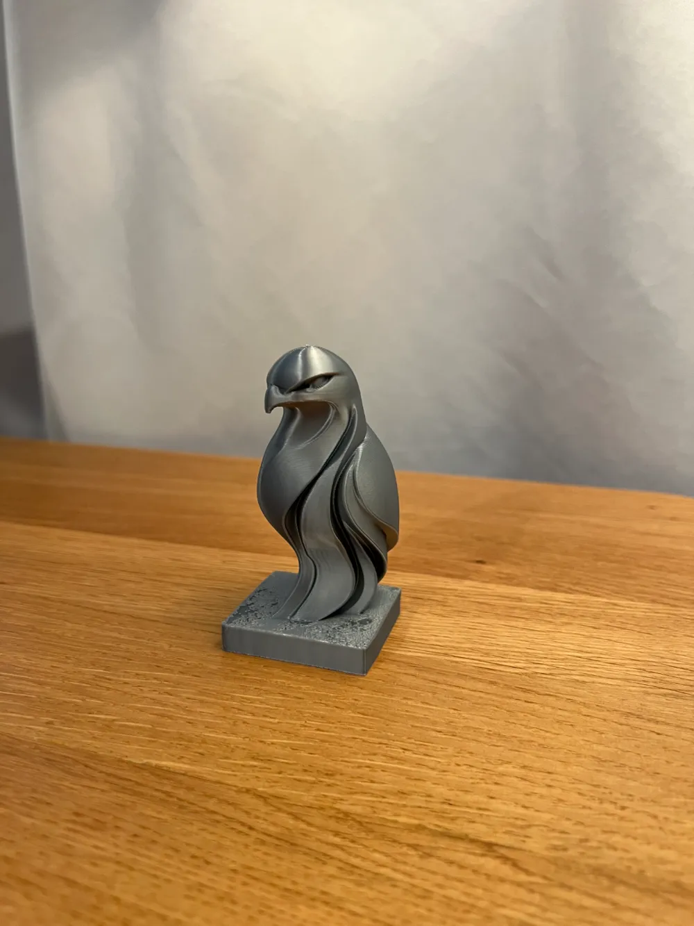 Modern Hawk Statue by fifindr - MakerWorld