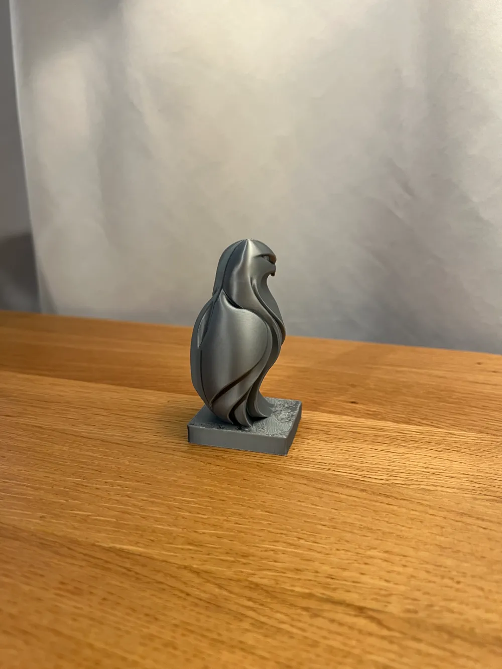 Modern Hawk Statue by fifindr - MakerWorld