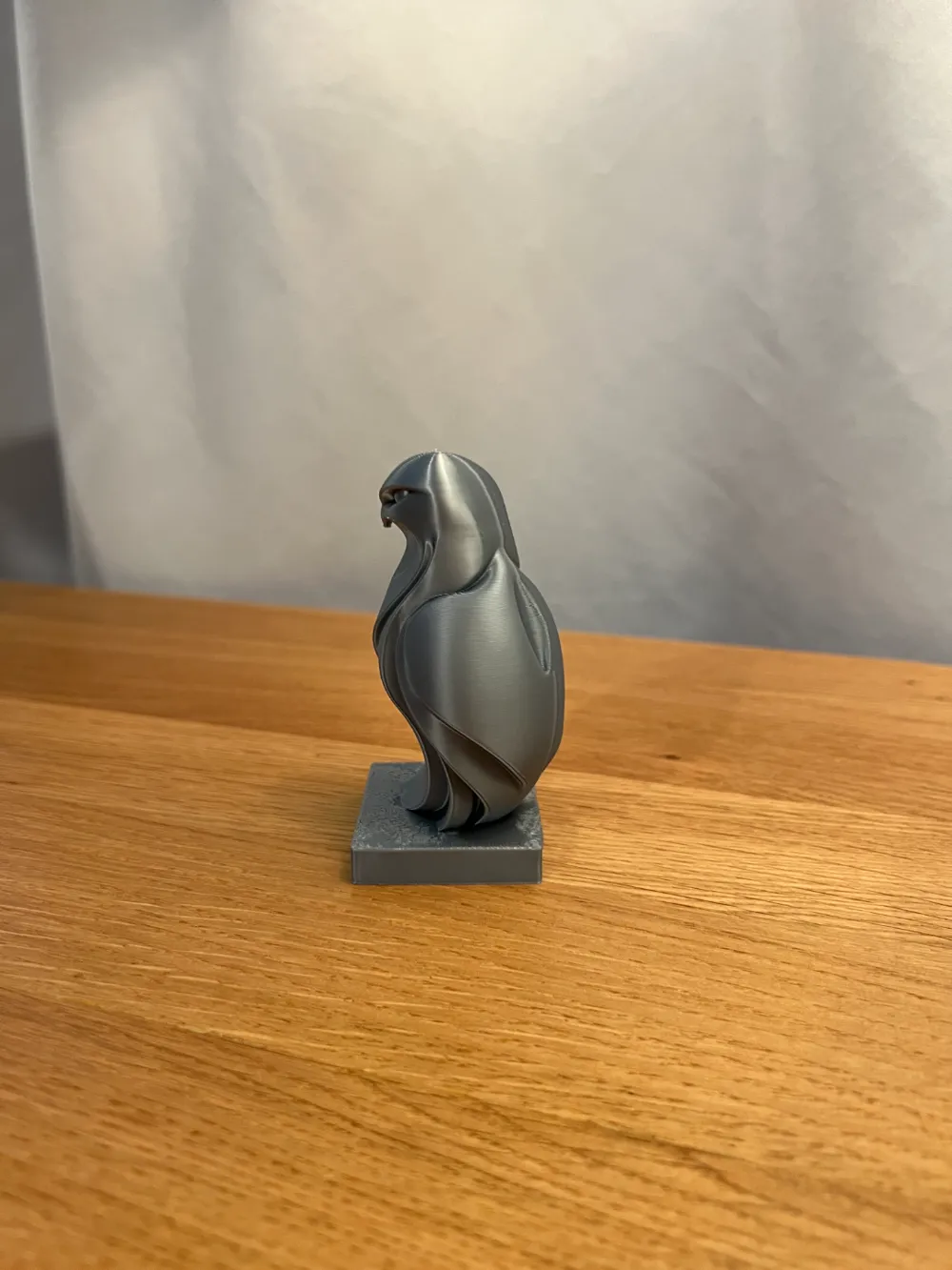 Modern Hawk Statue by fifindr - MakerWorld