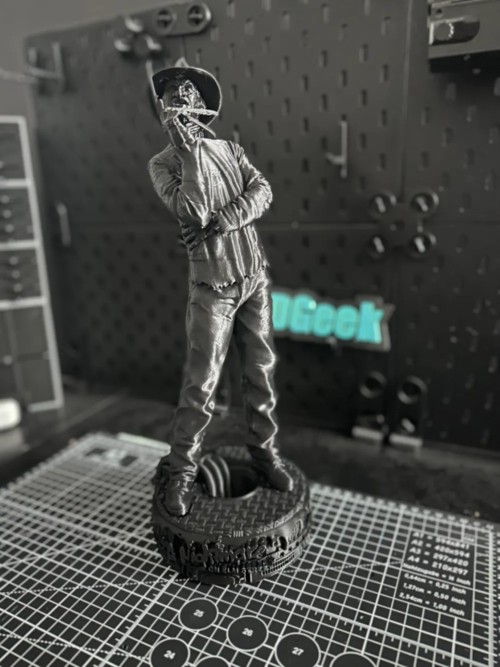 Nightmare on Elm Street Freddy Krueger Statue Remixed by TAH3DGeek ...