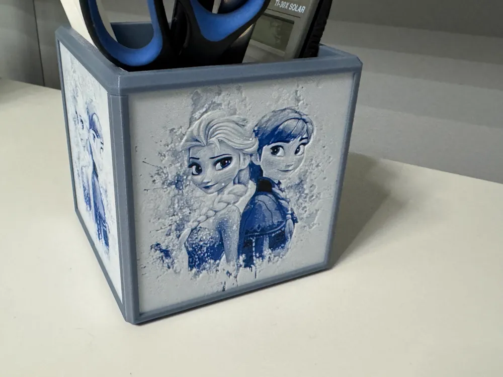 Piggy Bank / Tool Box Elsa und Anna - Free 3D Print Model - MakerWorld
