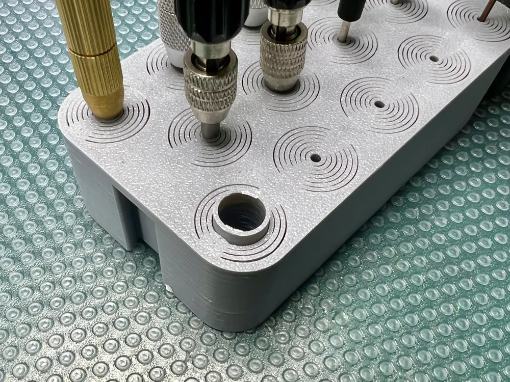 Diameter changeable screwdrivers and tools holder by JesseZhang ...