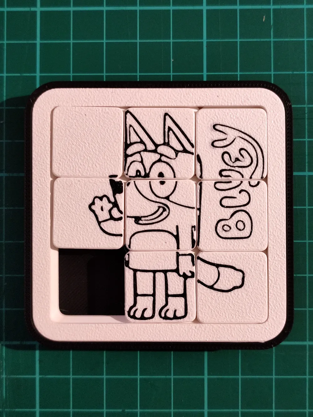 Bluey Sliding Puzzle 3x3 (fast & easy print) by AP3X Design MakerWorld ...