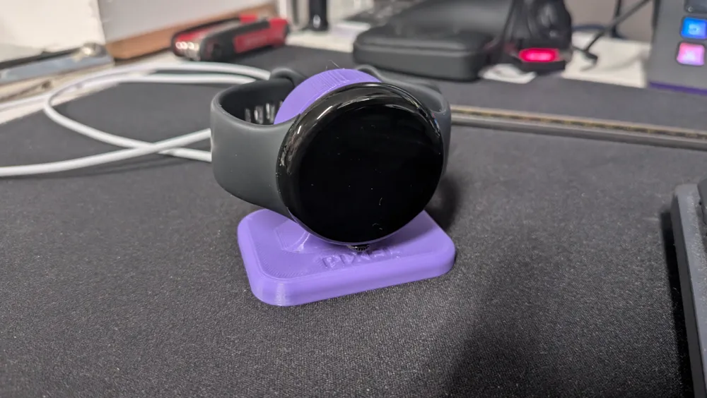 Pixel Watch 3 Stand with removal hole by ClickOnPC - MakerWorld