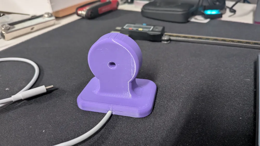 Pixel Watch 3 Stand with removal hole by ClickOnPC - MakerWorld