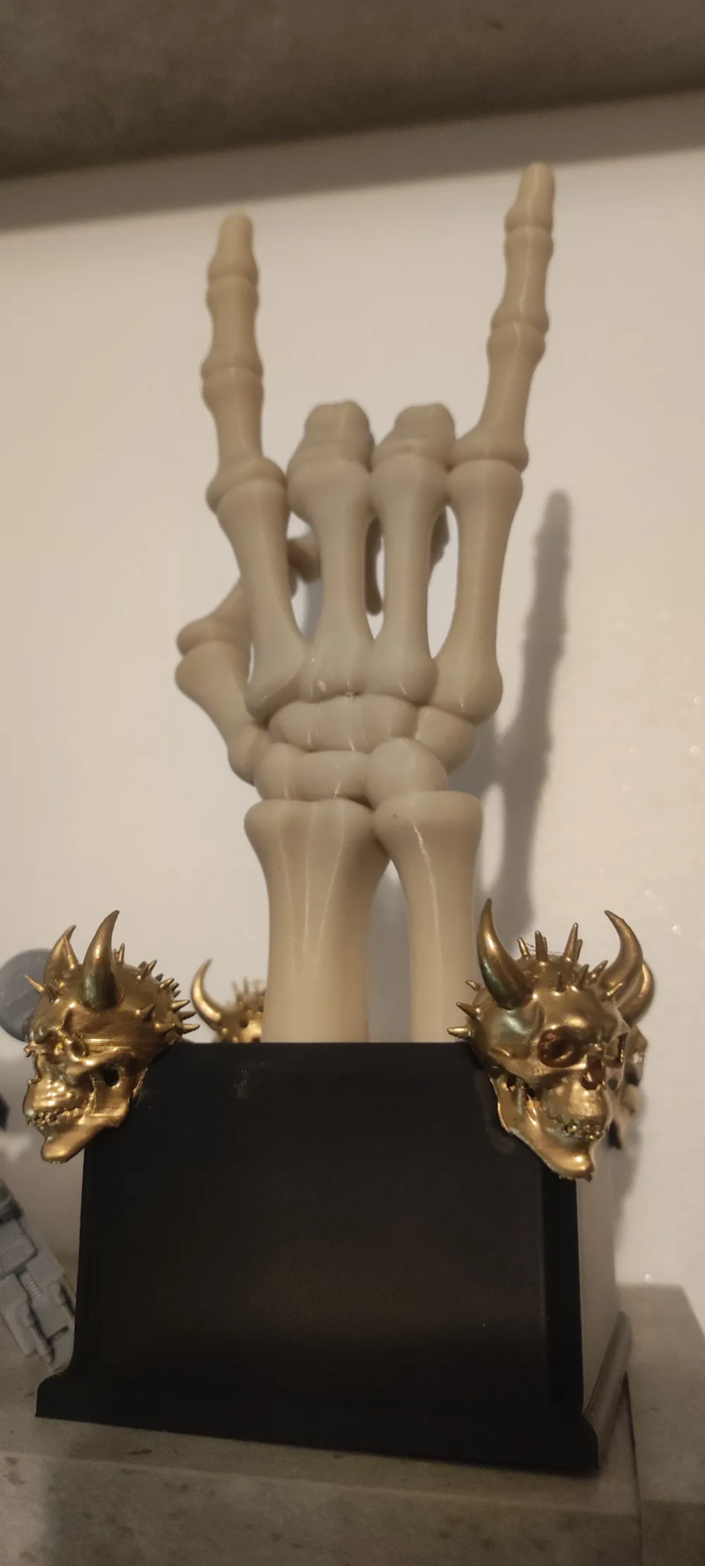 Bone Hand Horn Sign by Babouche MakerWorld: Download Free 3D Models