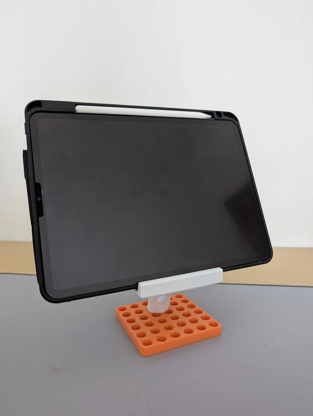 Minimal phone holder - Free 3D Print Model - MakerWorld