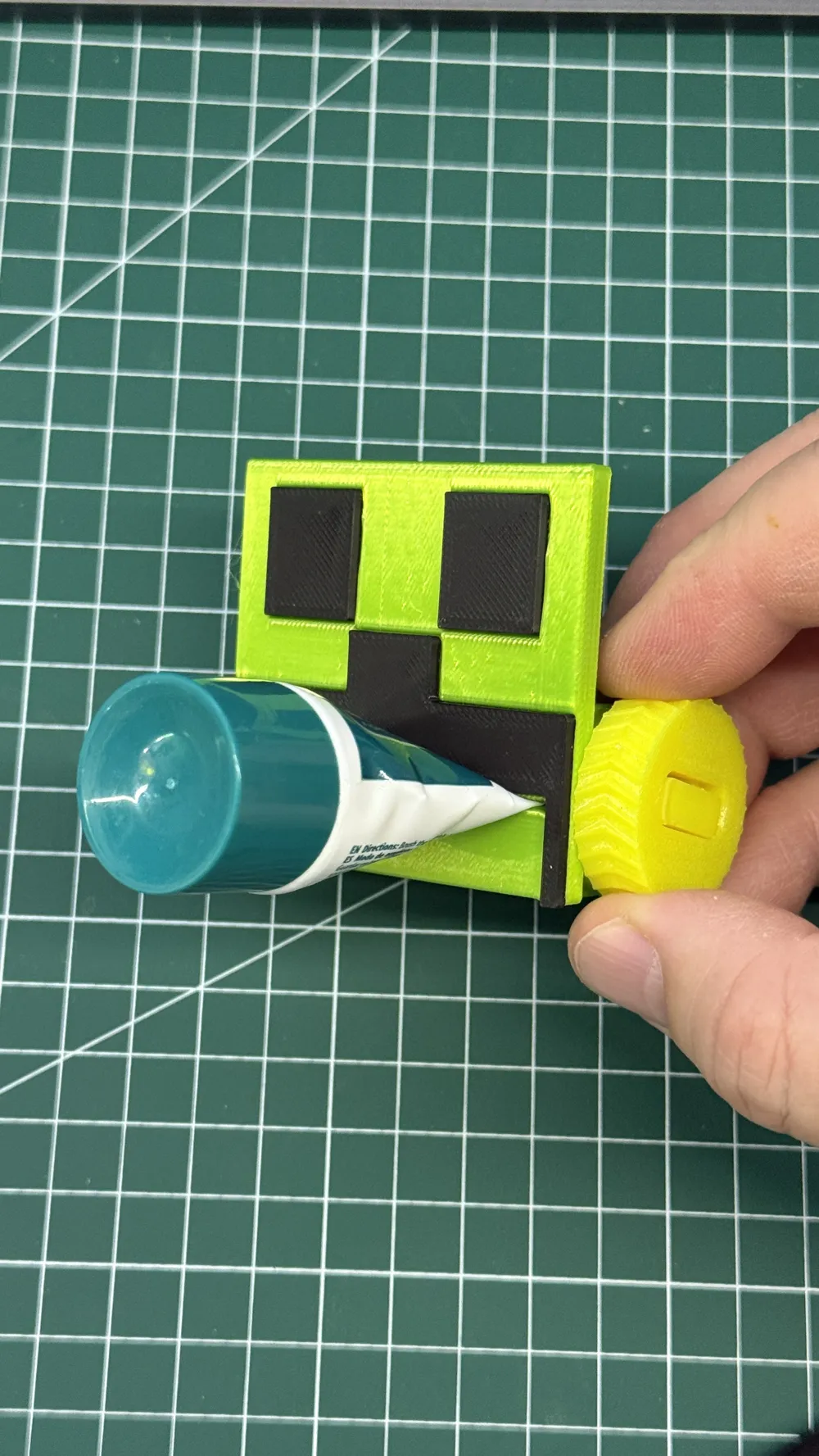 Minecraft Creeper Toothpaste Squeezer by wisniaMakerWorld: Download ...