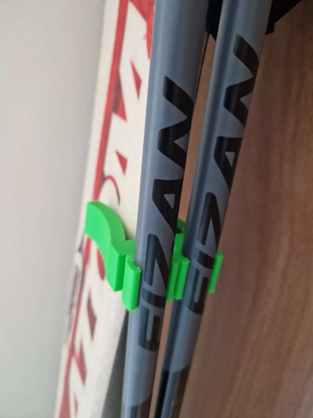 Ski holder with pole clips by TomCan - MakerWorld