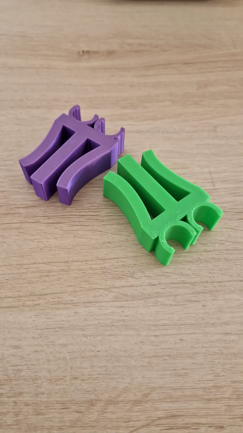 Ski holder with pole clips by TomCan - MakerWorld