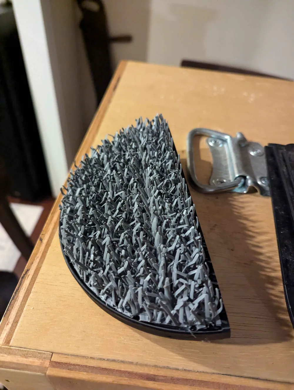 5" wall perch platform by Falconry gear - MakerWorld