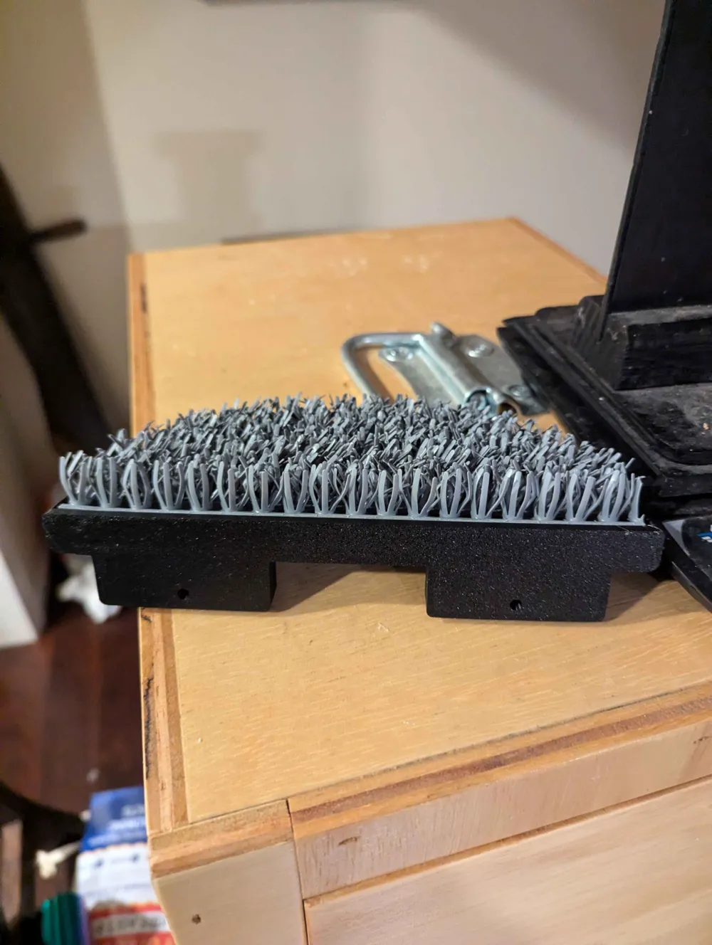 5" wall perch platform by Falconry gear - MakerWorld