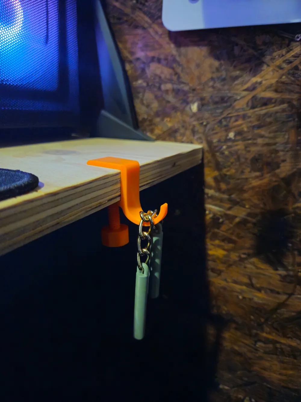 Michelangelos nunchaku hanger by Jack47 - MakerWorld