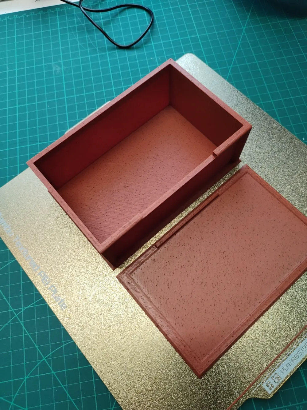 box with hinged lid - Free 3D Print Model - MakerWorld