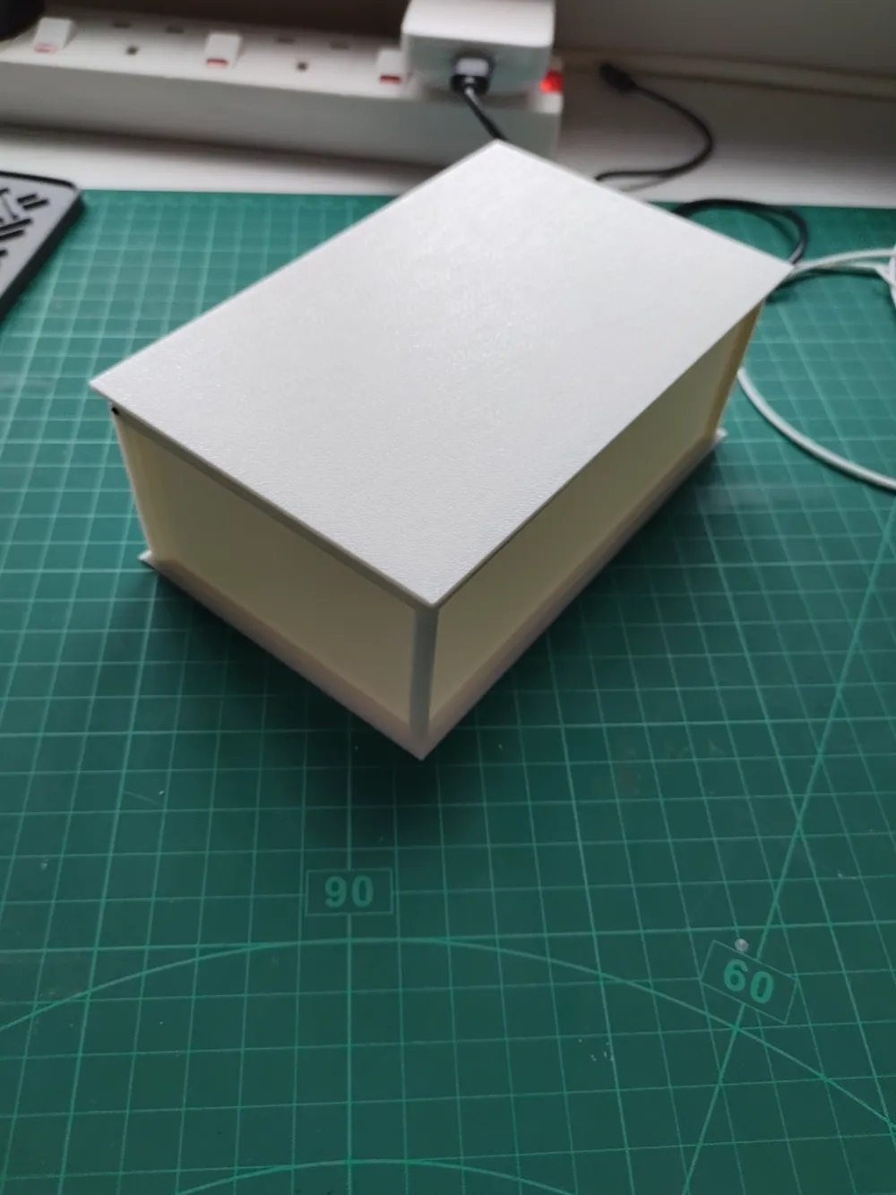 box with hinged lid - Free 3D Print Model - MakerWorld