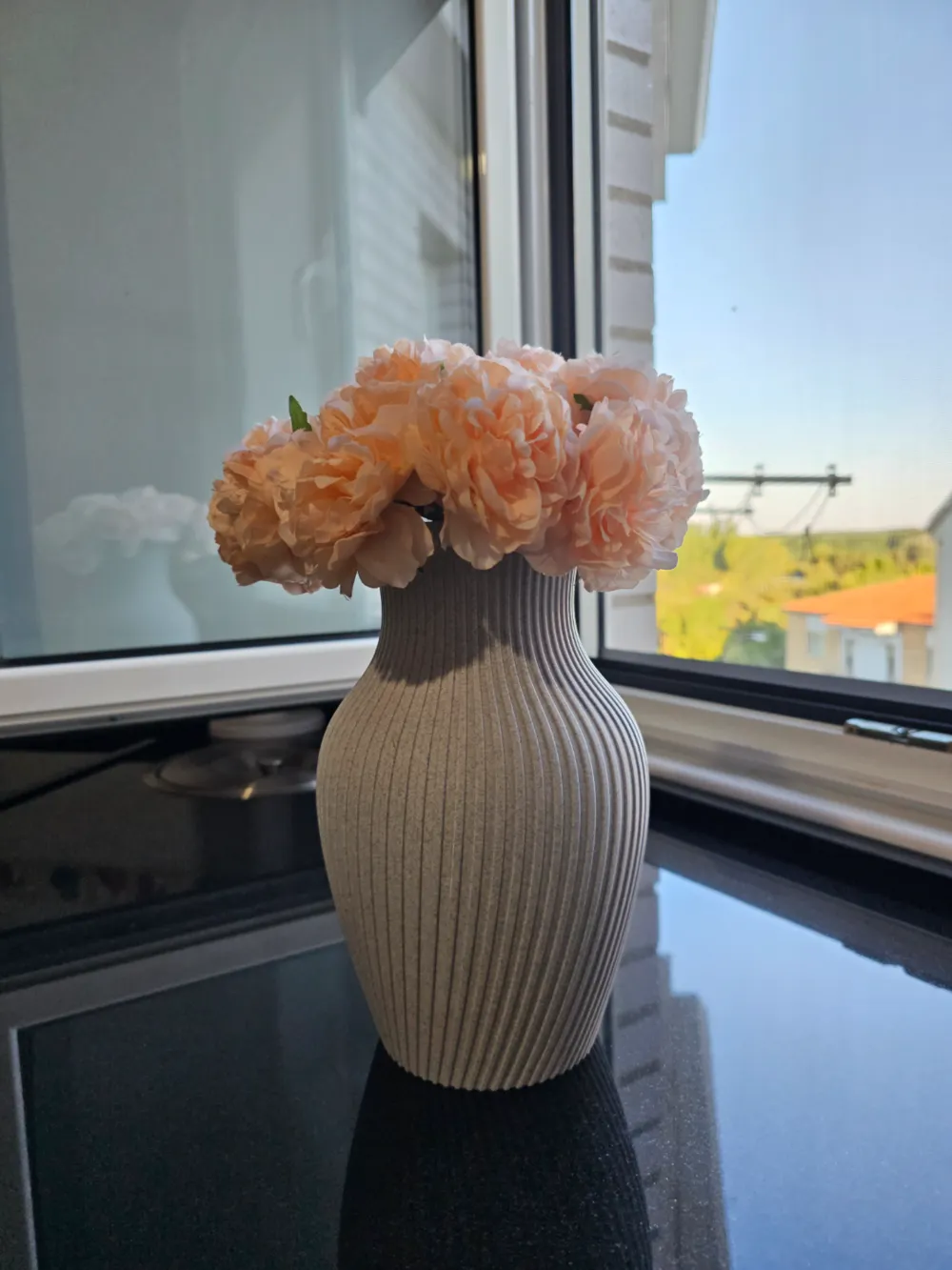 Twist vase (24 cm) by hectorri - MakerWorld