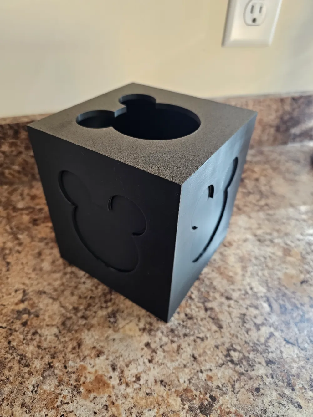 Mickey Cube Kleenex Cover by bobbybr28 - MakerWorld