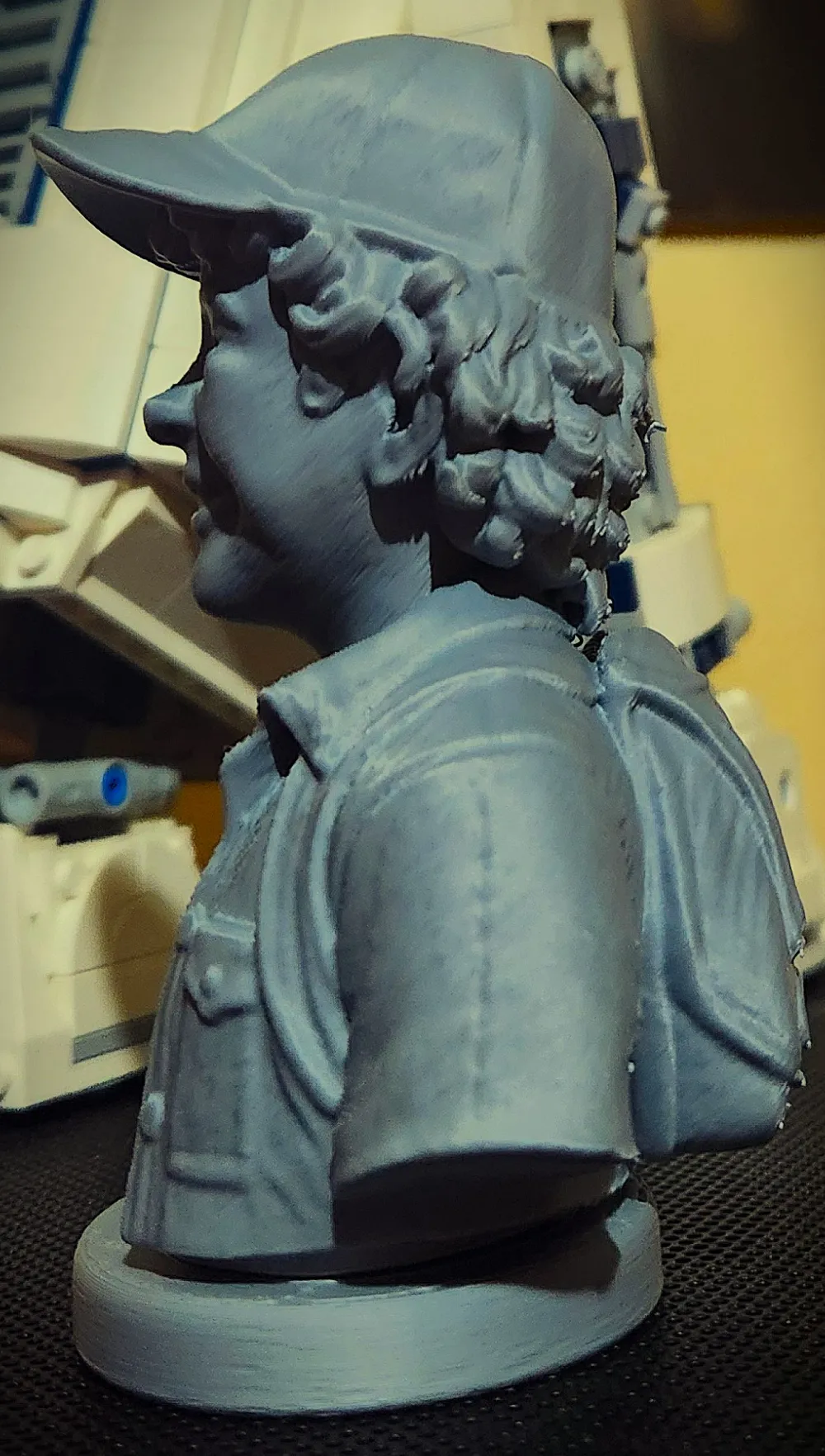 Dustin – Stranger Things Paintable Bust - Free 3D Print Model - MakerWorld