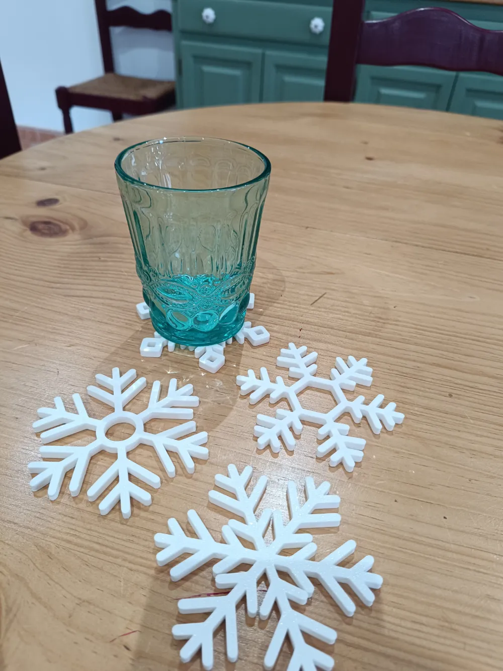 Snowflake Coaster Set - Free 3D Print Model - MakerWorld