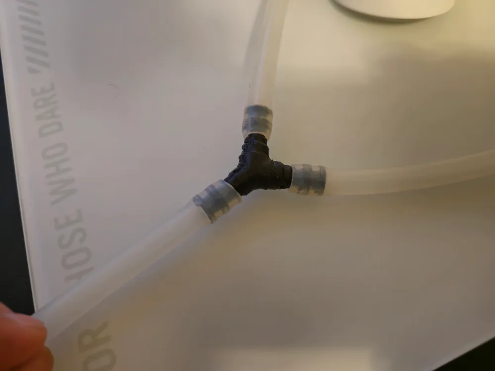 2 Way flexible hose splitter for aquarium/berd air by Ryxxi_makes ...