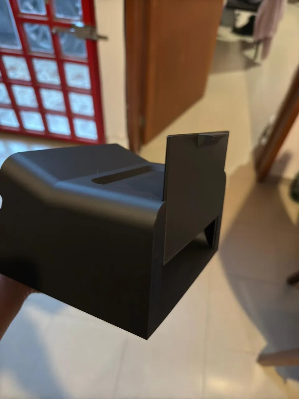 Horizontal Base for iPhone 16 Pro. by PenguinDesign - MakerWorld