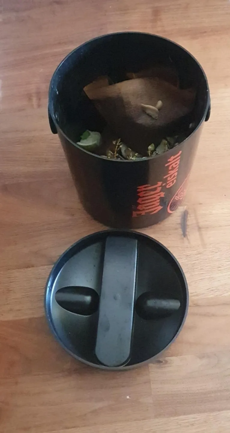Trash Bin Lid Adapter Jägermeister by El_Mortiz - MakerWorld