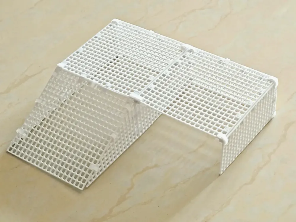 Interlocking grid plates for custom assembly of aquarium or turtle tank ...