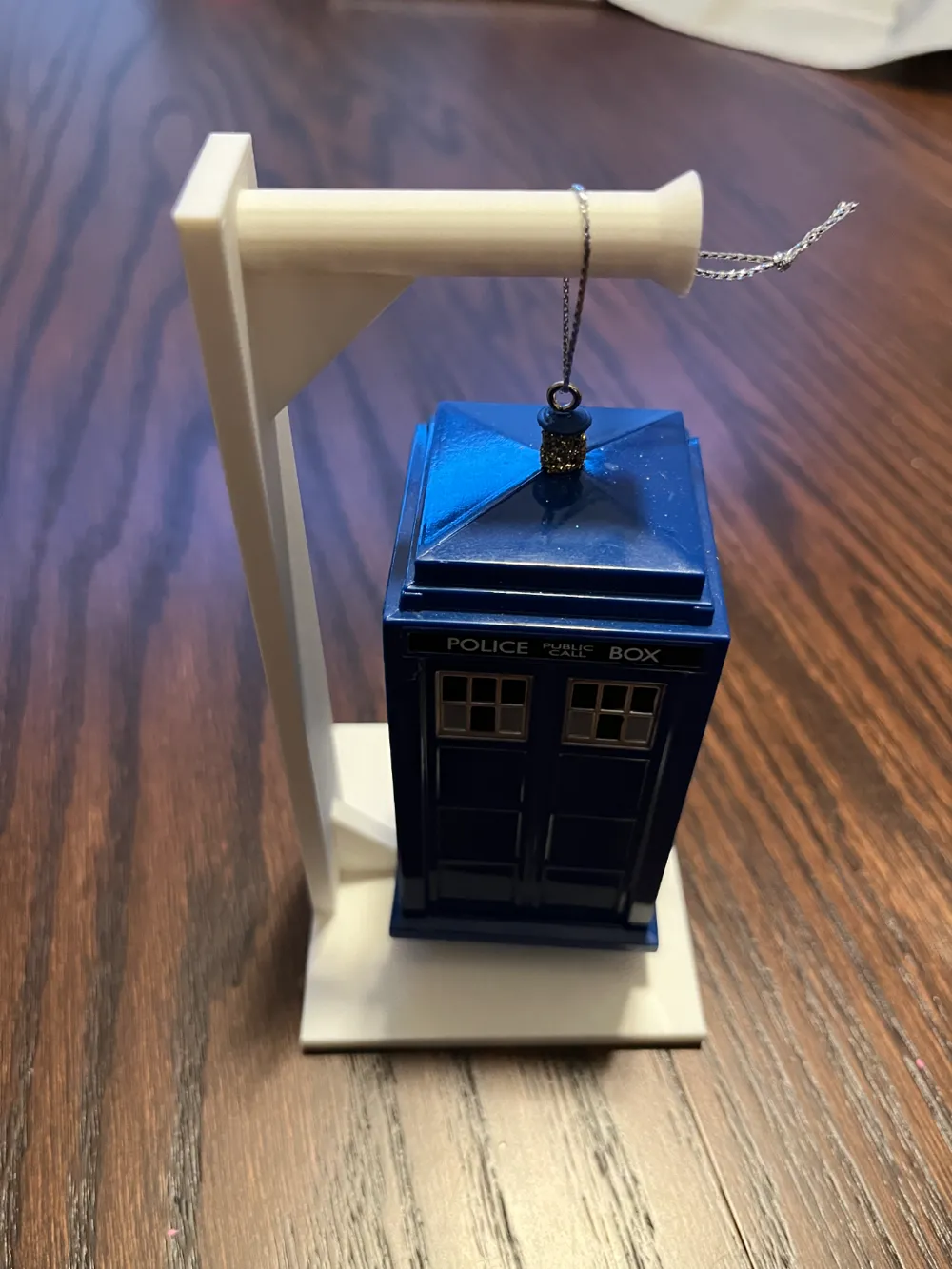 Hanging Display Stand - Free 3D Print Model - MakerWorld