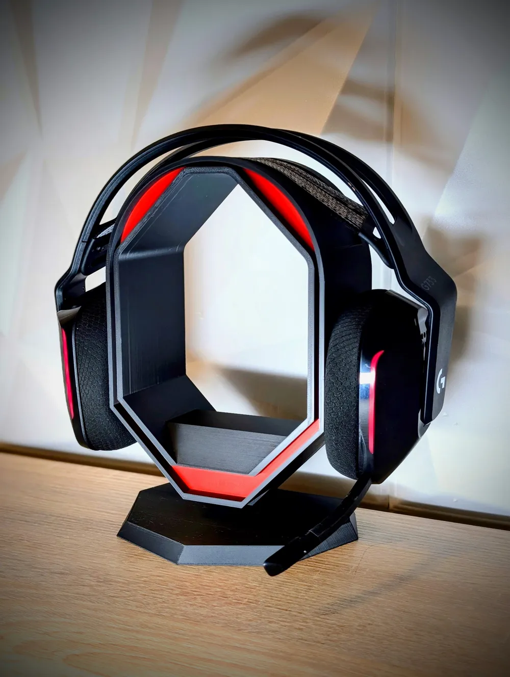 Futuristic Gaming Headset & Controller Stand by engineevo MakerWorld ...