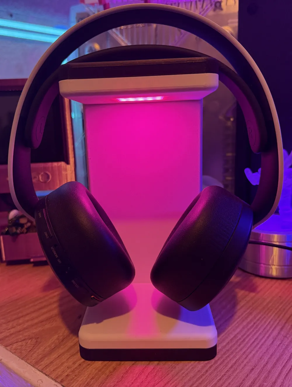 RGB Headphones and Controller Holder WLED + ESP32 by JP Alien Gaming ...