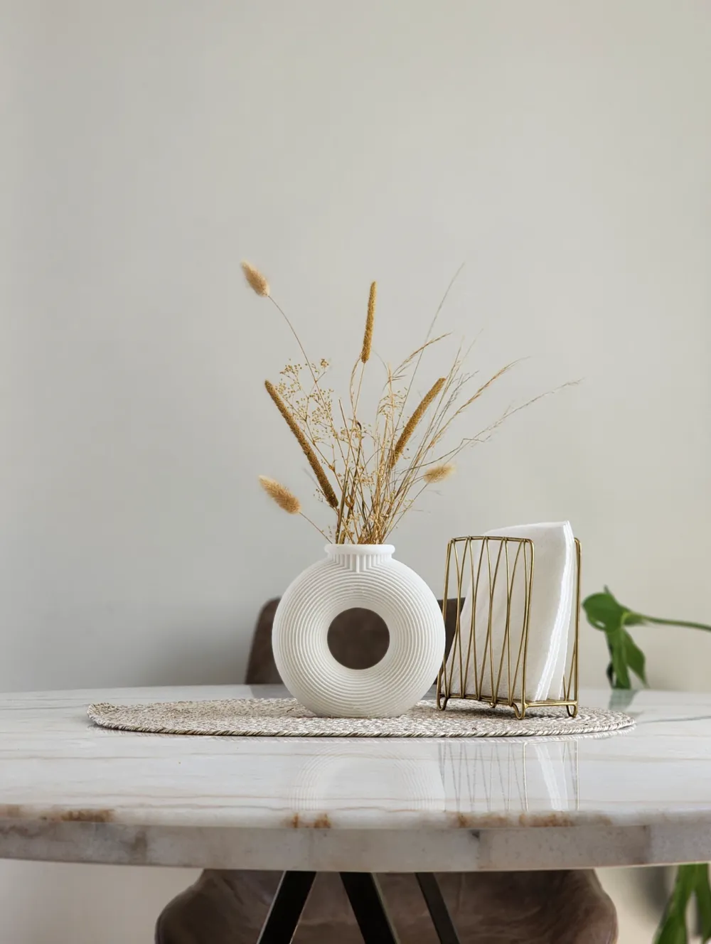 Modern Loop Vase by Print Design MakerWorld: Download Free 3D Models