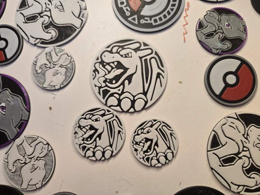 Moneda Charizard (JCC Pokémon) por CarlThePumpkinMan - MakerWorld