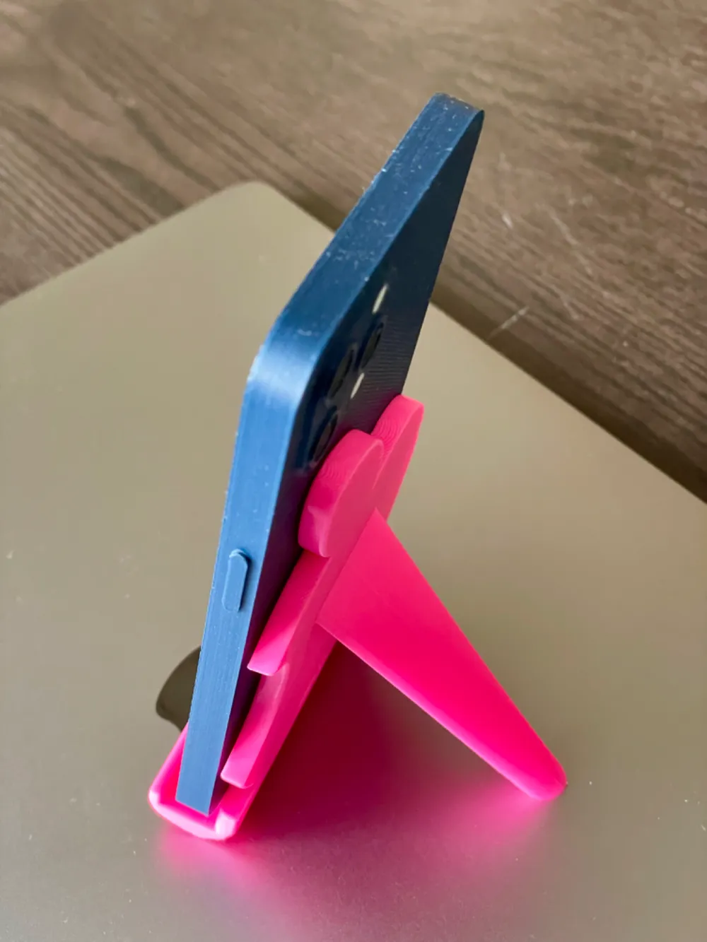 Stand phone by Ivan - MakerWorld