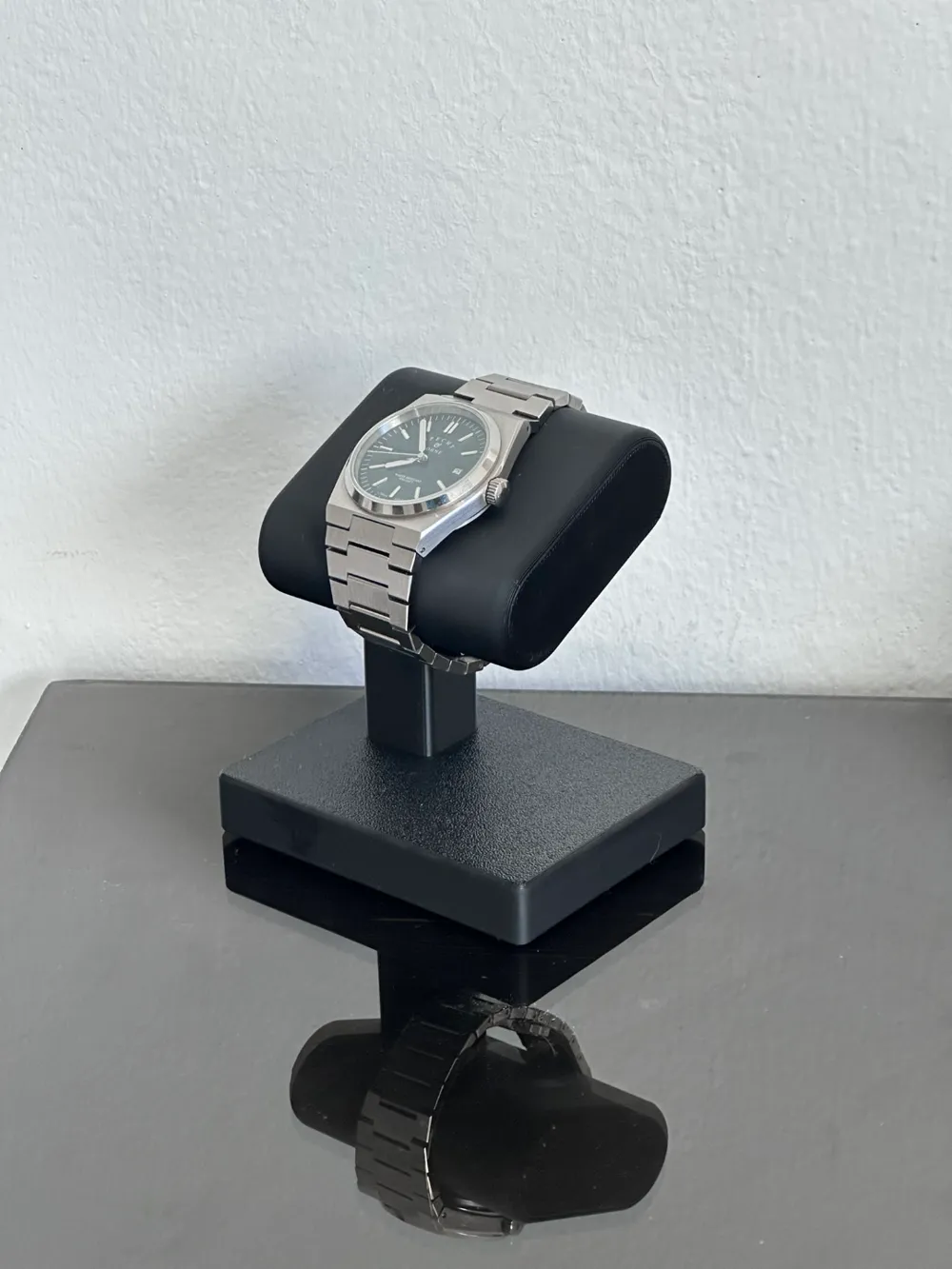 Watch Stand by Fitángano MakerWorld: Download Free 3D Models