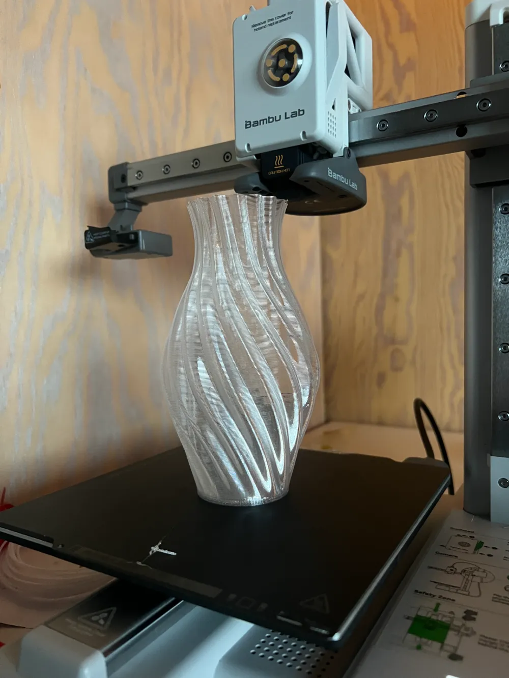 Twisted PETG Vase with Modern Aesthetic - Free 3D Print Model - MakerWorld