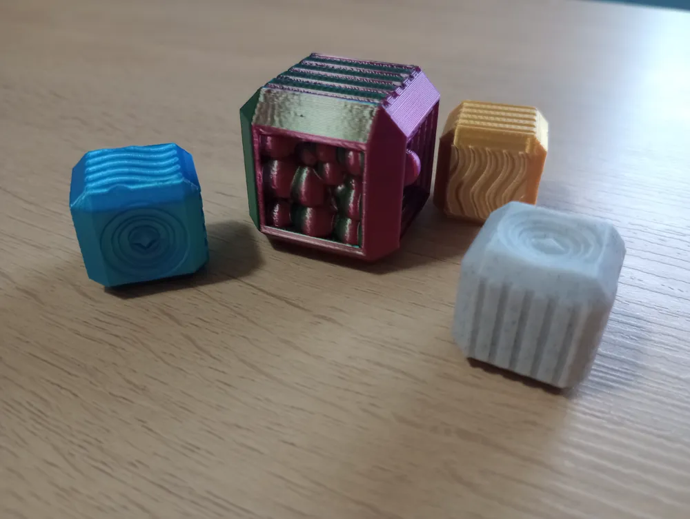 TextureCube (Cube sensoriel anti-stress) par Slowtrap MakerWorld : Téléchargez des Modèles 3D ...