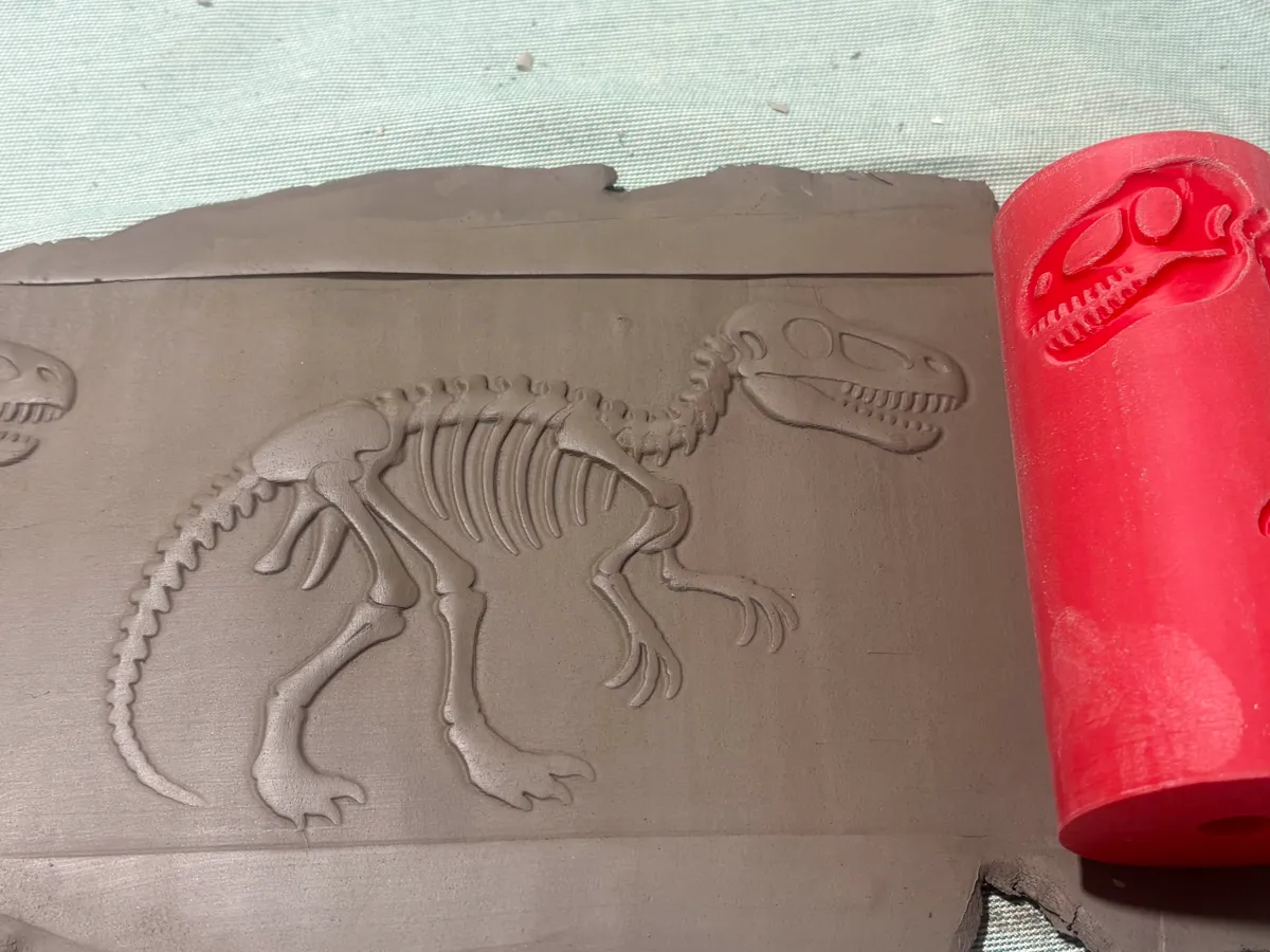 Texture Roller – T-Rex Skeleton Fossil - Free 3D Print Model - MakerWorld