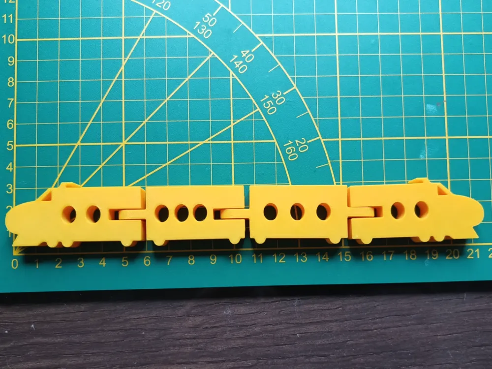 Motor articulated train by Hanysek - MakerWorld