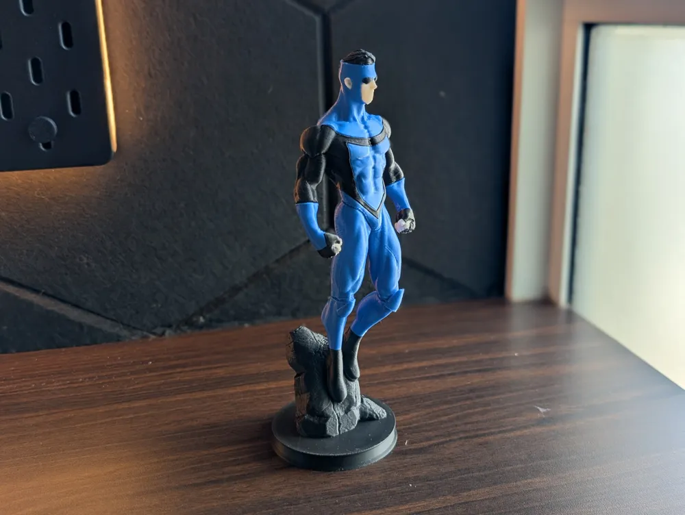 Invincible Blue Suit High-Detail Figure/Sculpture Remixed by Liroy ...