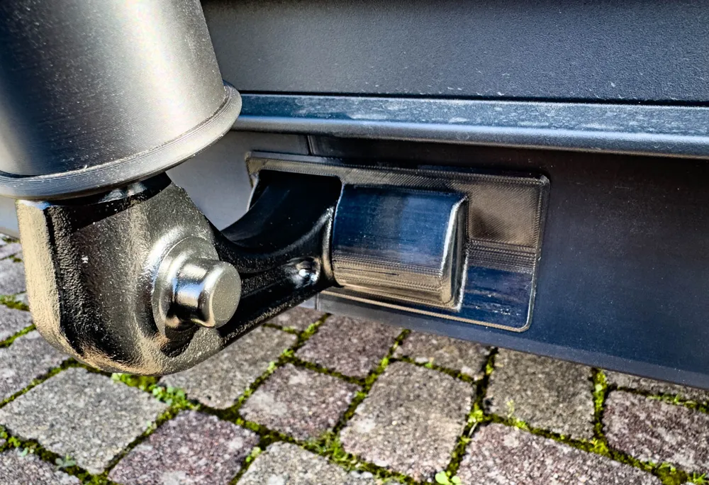 Tesla Model Y Trailer Hitch Cover (Juniper 2025) - Free 3D Print Model ...