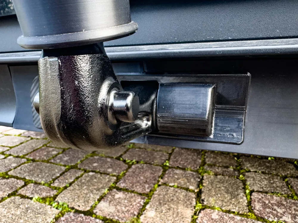 Tesla Model Y Trailer Hitch Cover (Juniper 2025) - Free 3D Print Model ...