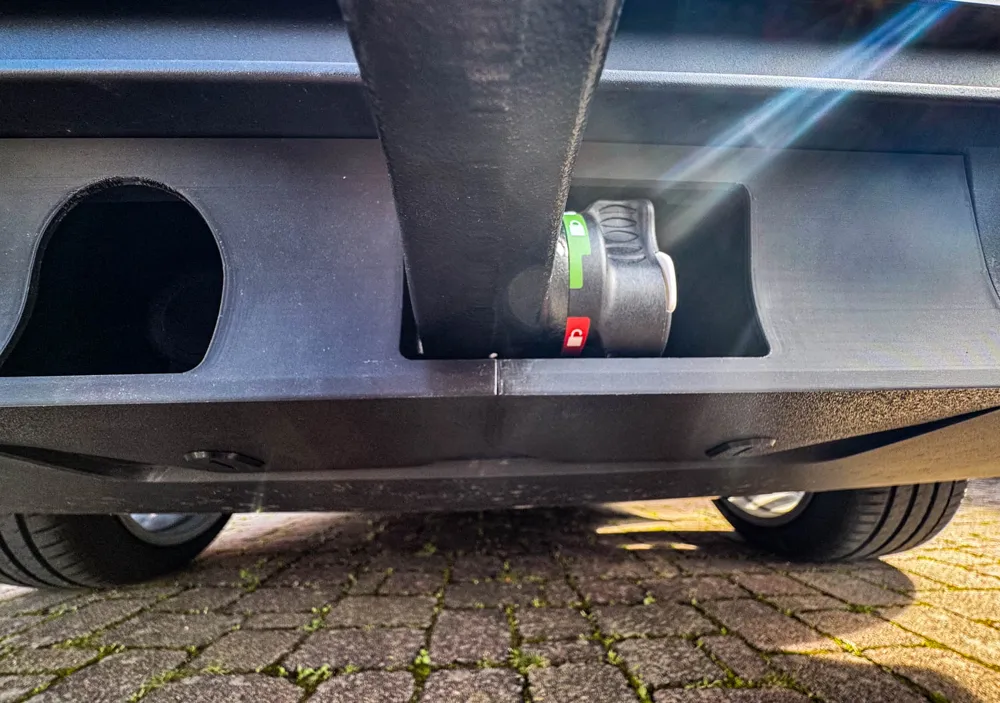 Tesla Model Y Trailer Hitch Cover (Juniper 2025) - Free 3D Print Model ...