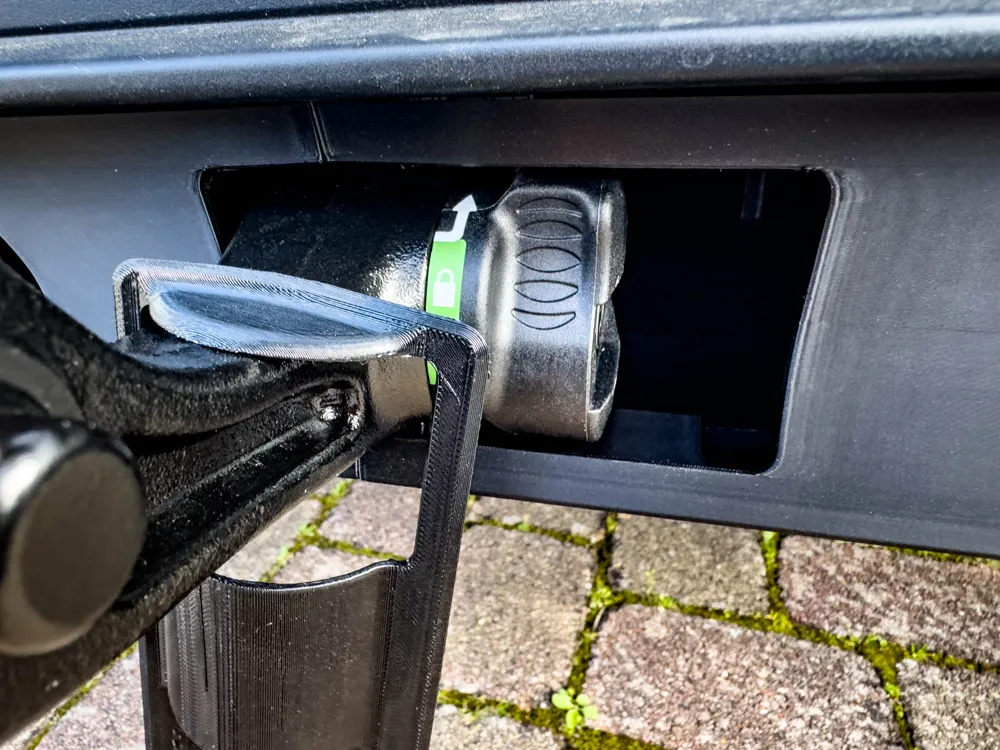 Tesla Model Y Trailer Hitch Cover (Juniper 2025) - Free 3D Print Model ...