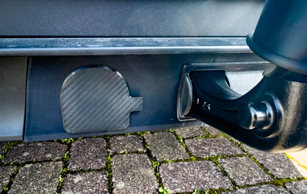 Tesla Model Y Trailer Hitch Cover (Juniper 2025) - Free 3D Print Model ...