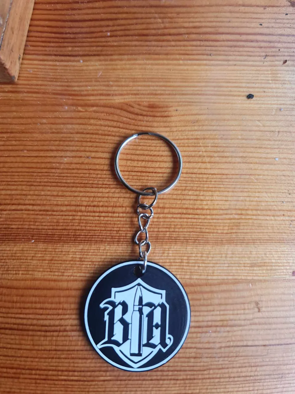 Brothers in arms keychain by anders.schepp - MakerWorld