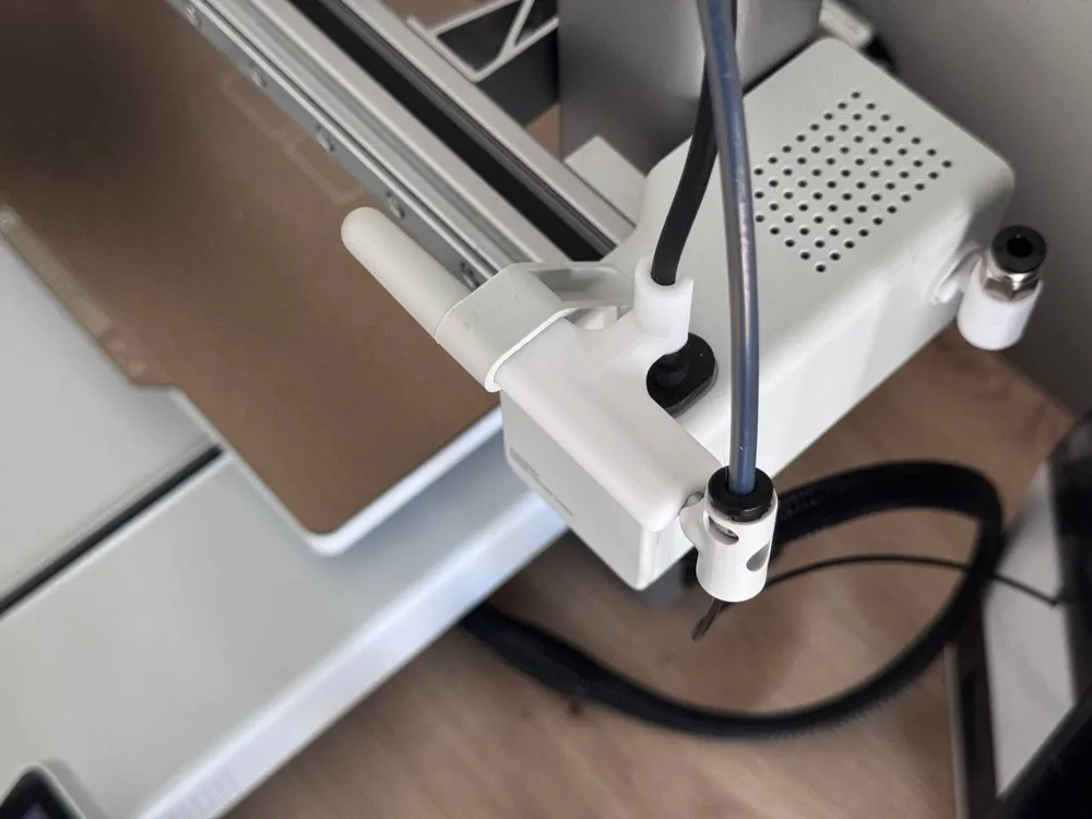 A1 CABLE GUIDE and SIDE-LOADING Connector by AlehandoroVR - MakerWorld