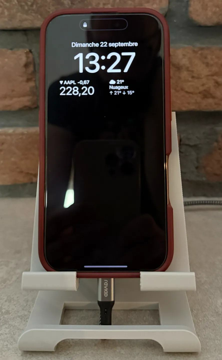 iPhone 16 & 16 Pro Stand (charge and standby mod) by HackMan - MakerWorld